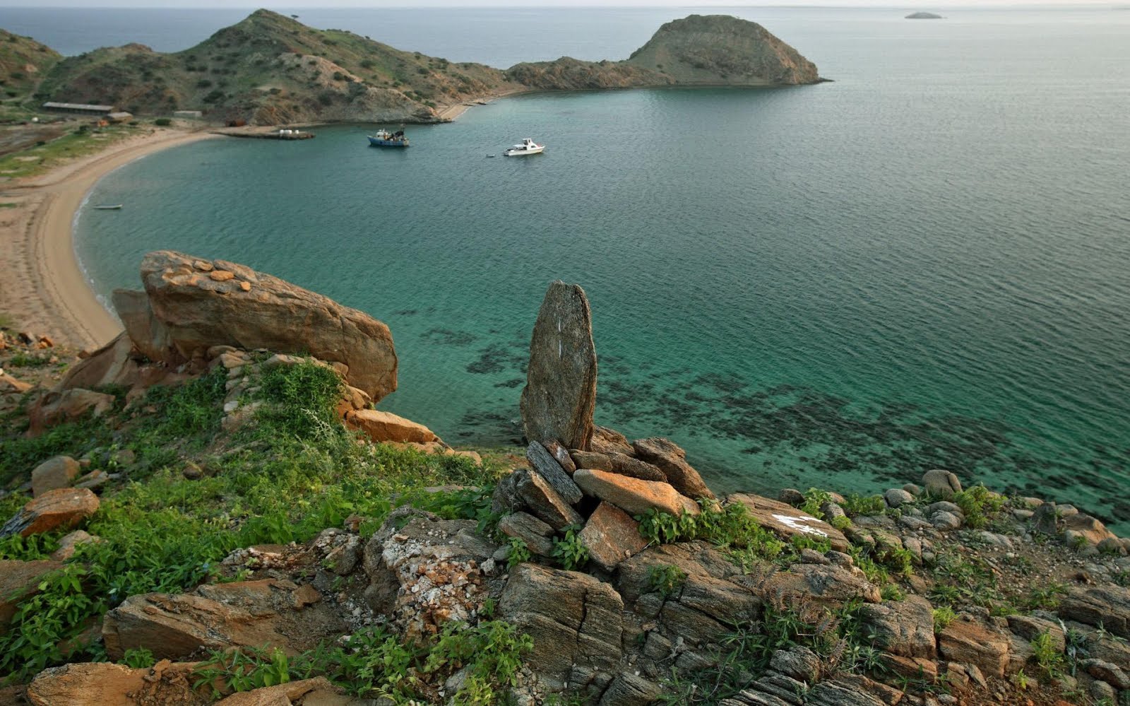 To Know and Love the Red Sea - Madote