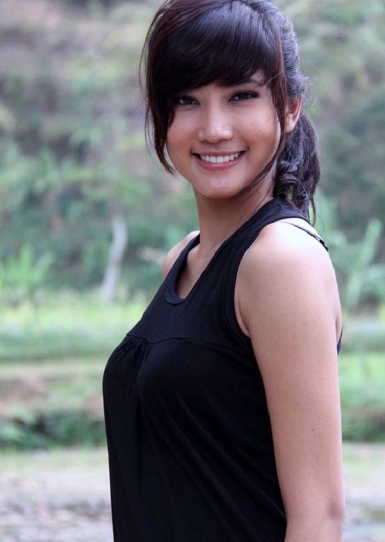 Mengenal Adelia Rasya Aktris Cantik Indonesia | world style