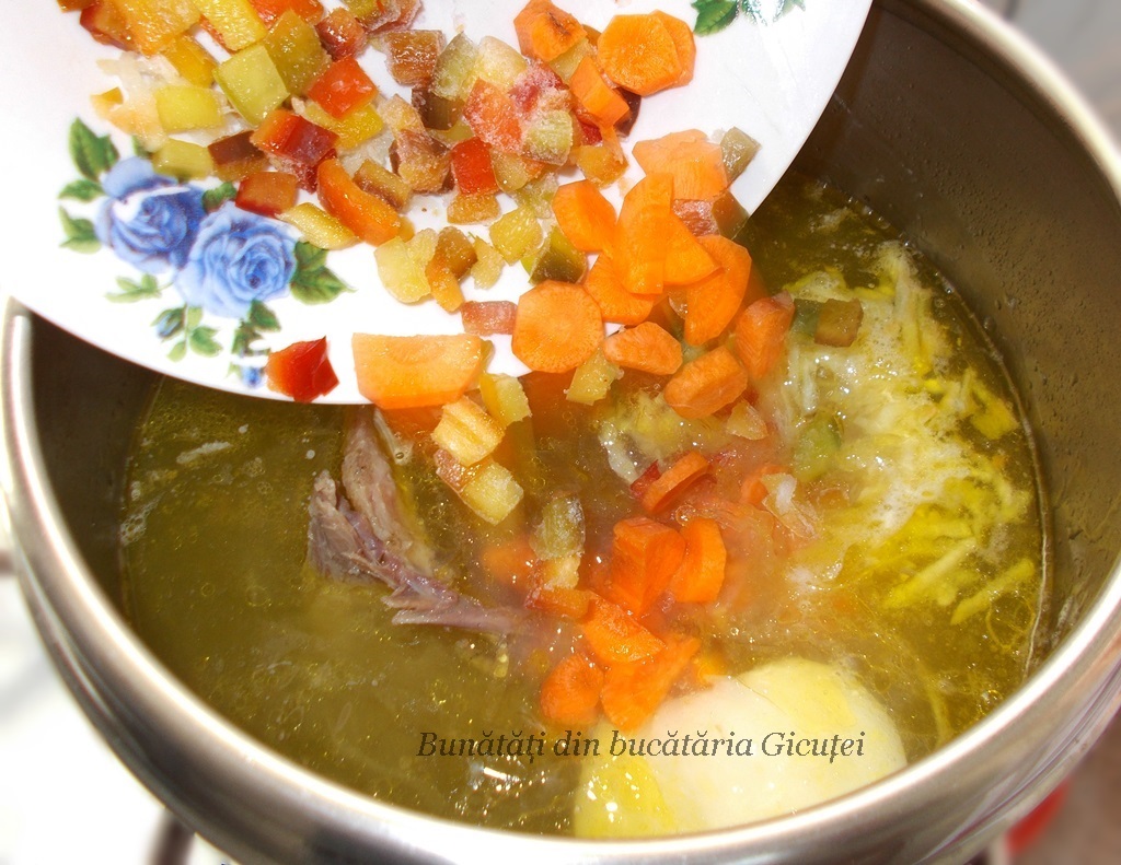 Supa cu taitei de casa si carne de rata - Bunătăți din bucătăria Gicuței