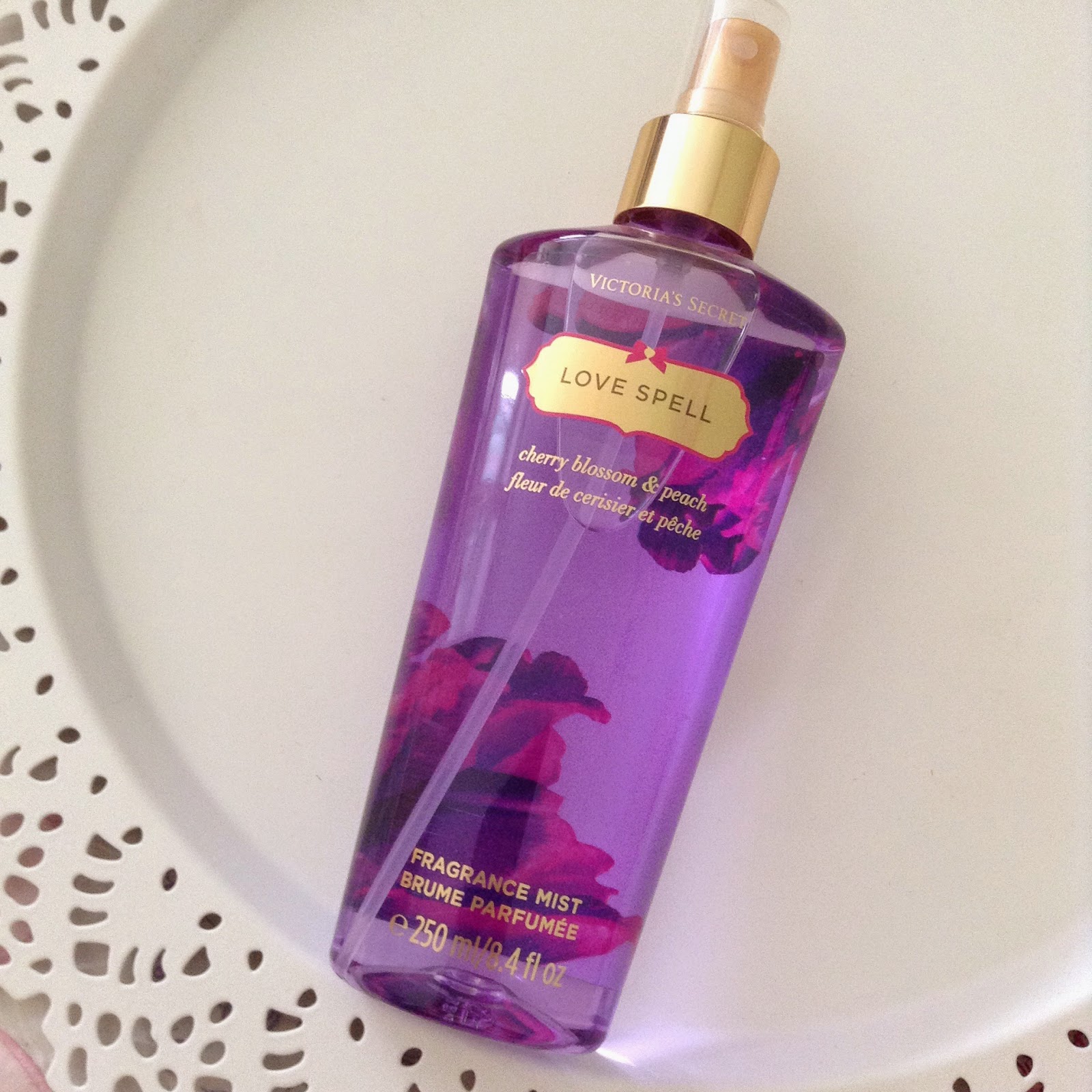 bellecherieee: Victoria´s Secret Body Sprays - First Impressions :)