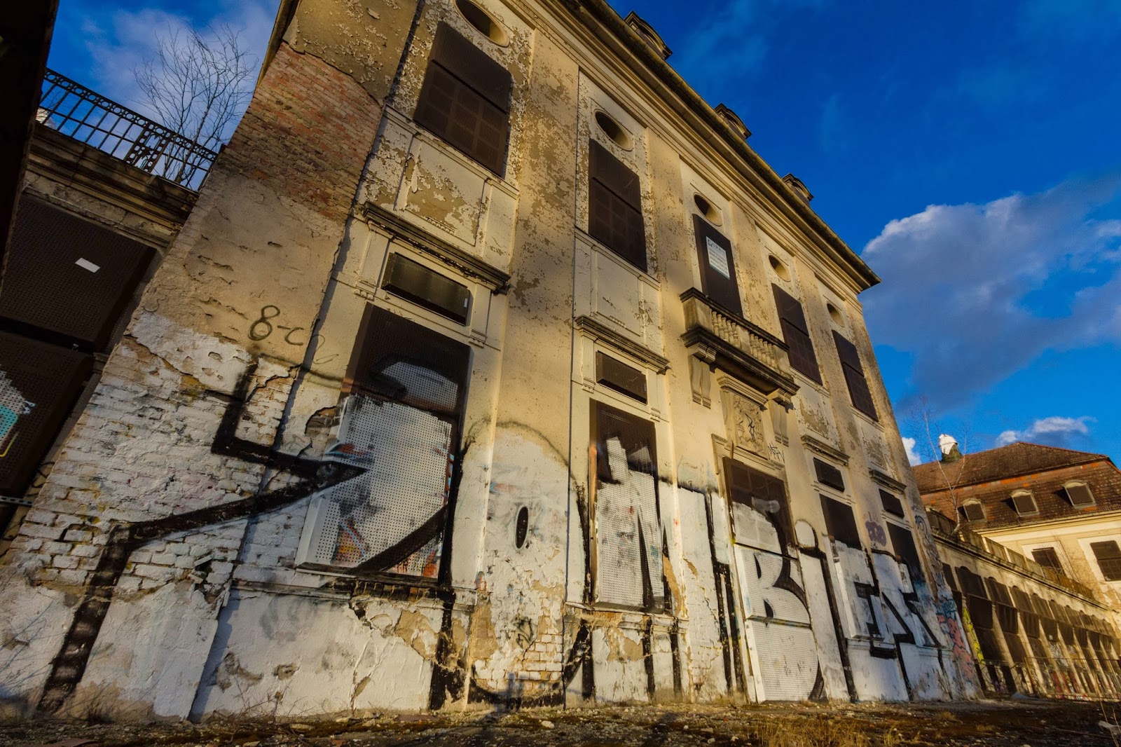 Zombie Insanatorium Waldhaus Buch Abandoned Berlin zombie-insanatorium-waldhaus-buch-abandoned-berlin
