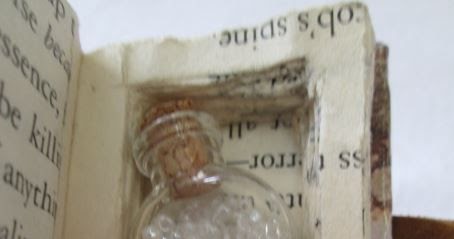 ARTE E EXPRESSÃO em ARTE-TERAPIA: ALTERD BOOK COM RECORTES SIMPLES