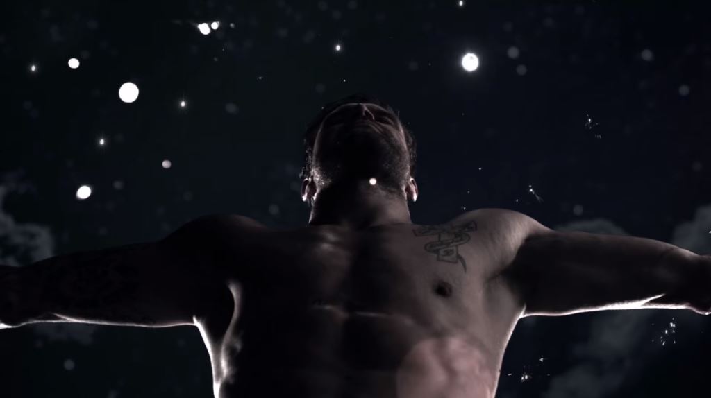 Nome modello Pubblicità Invictus profumo Paco Rabanne 2016 con Foto