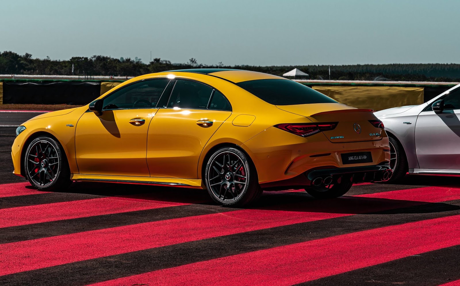 Mercedes AMG 45 S chega ao Brasil - fotos e preços