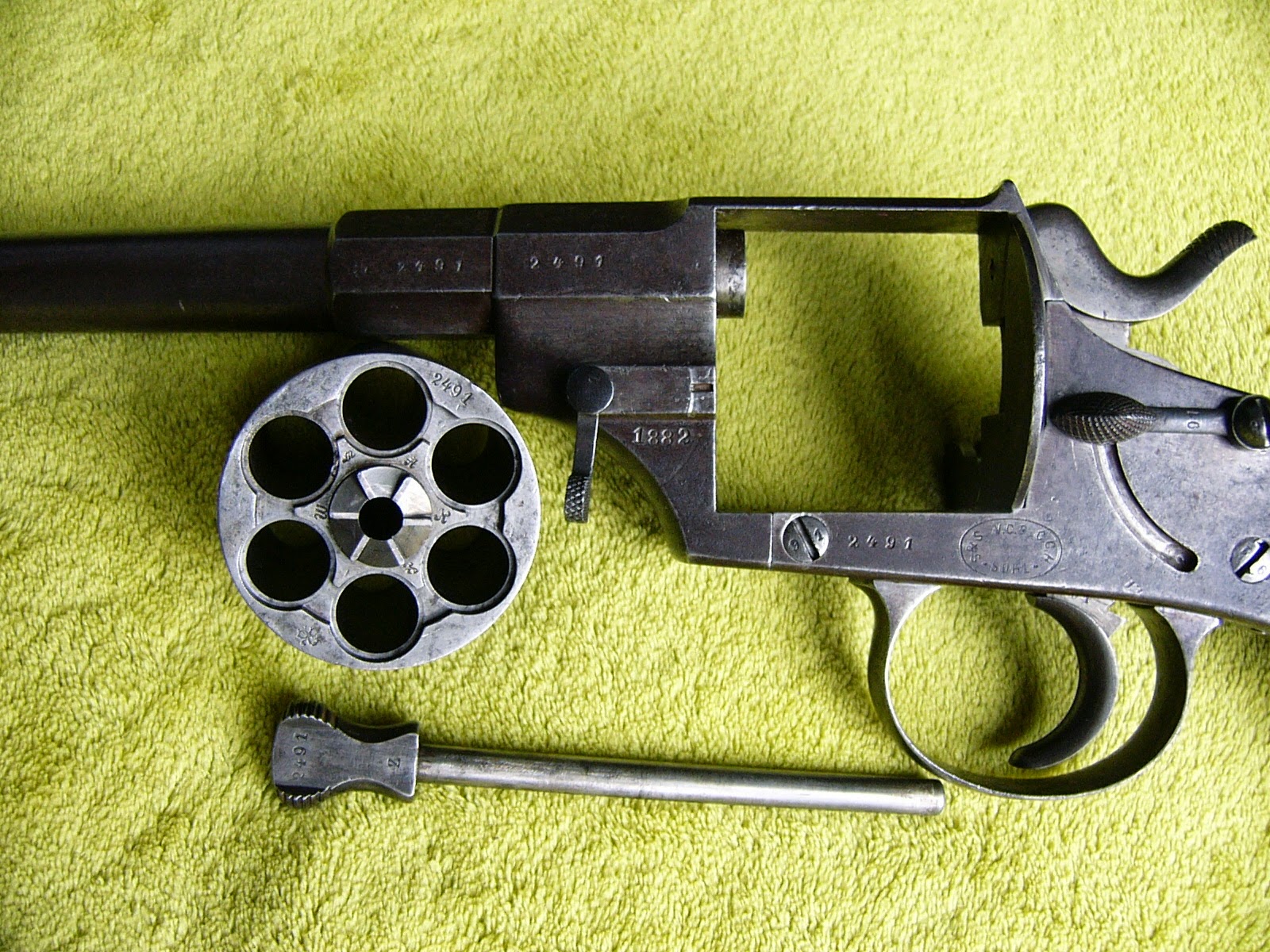 Sbírka historických zbraní: M1879 Reichsrevolver ----------- SOLD prodáno
