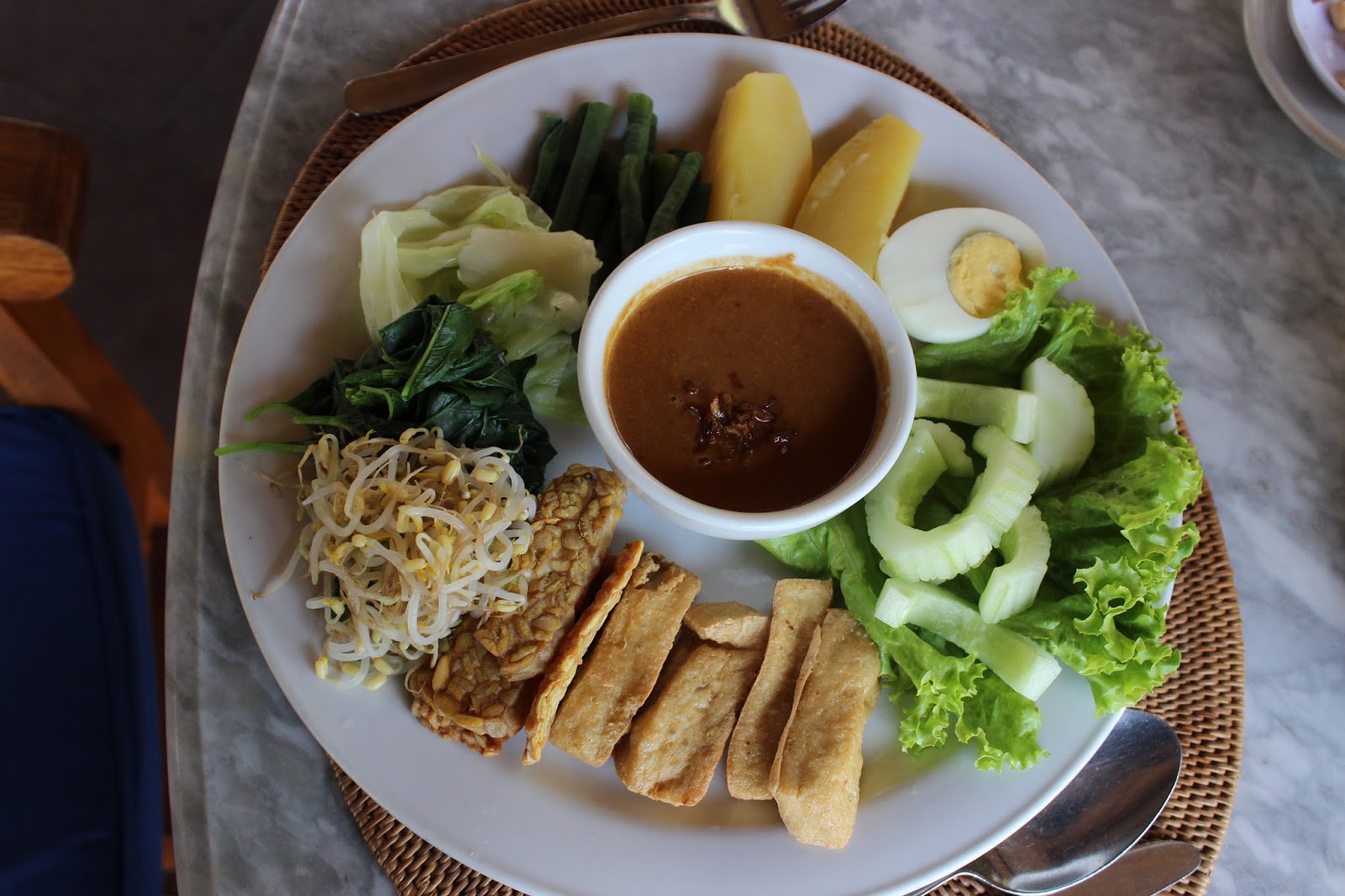Yuli Utomo: Sarapan pagi ala Food Combaining Indonesia