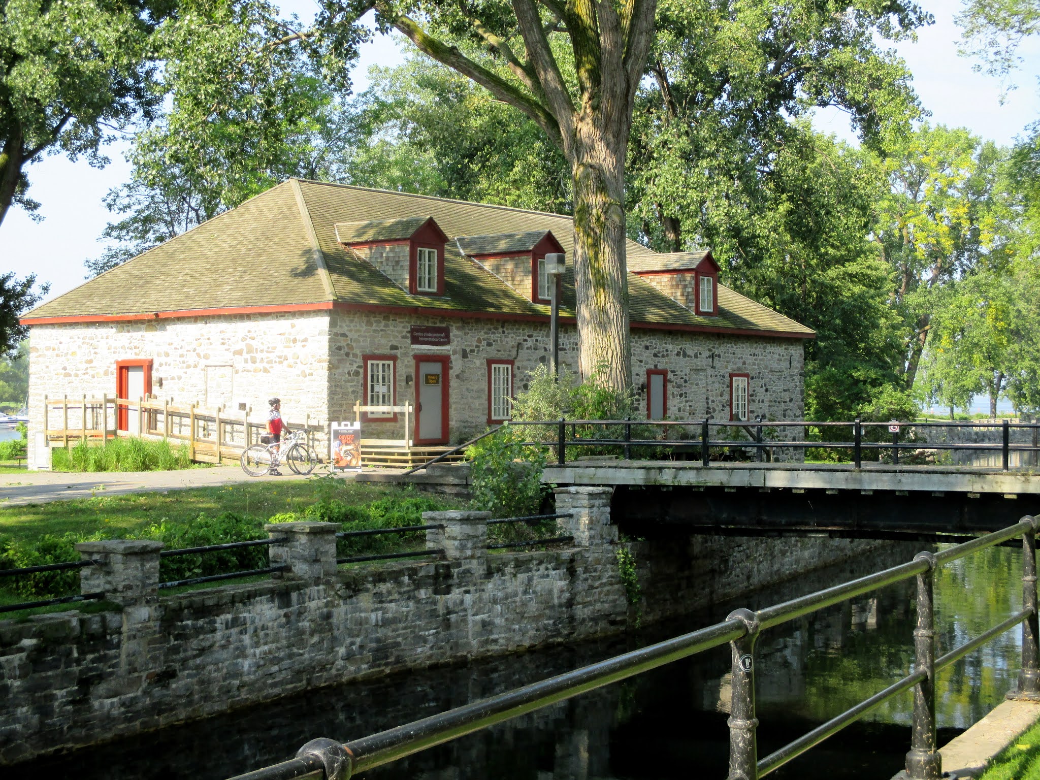 Québec's Beauty in Stillness (Part 2): A Complicated Legacy in Montréal