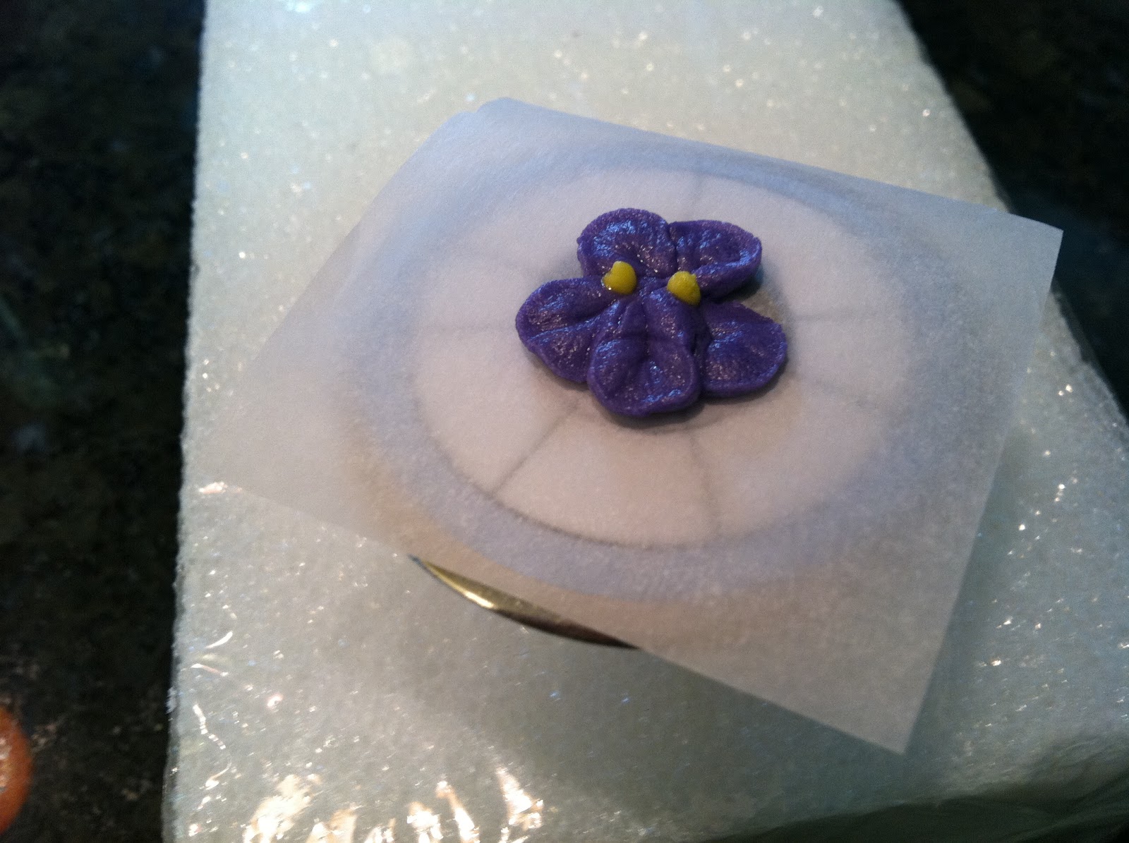 The Iced Queen: Royal Icing Violets