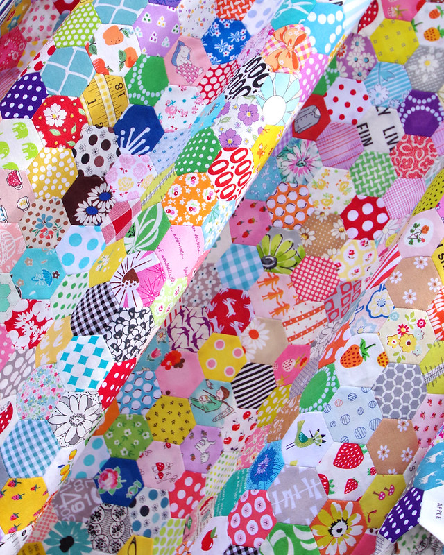 Red Pepper Quilts: A Scrappy Hexagon Quilt - Part 1