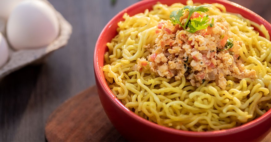 Maggi Anda Ghotala - Mumbai Street Food Style Recipe