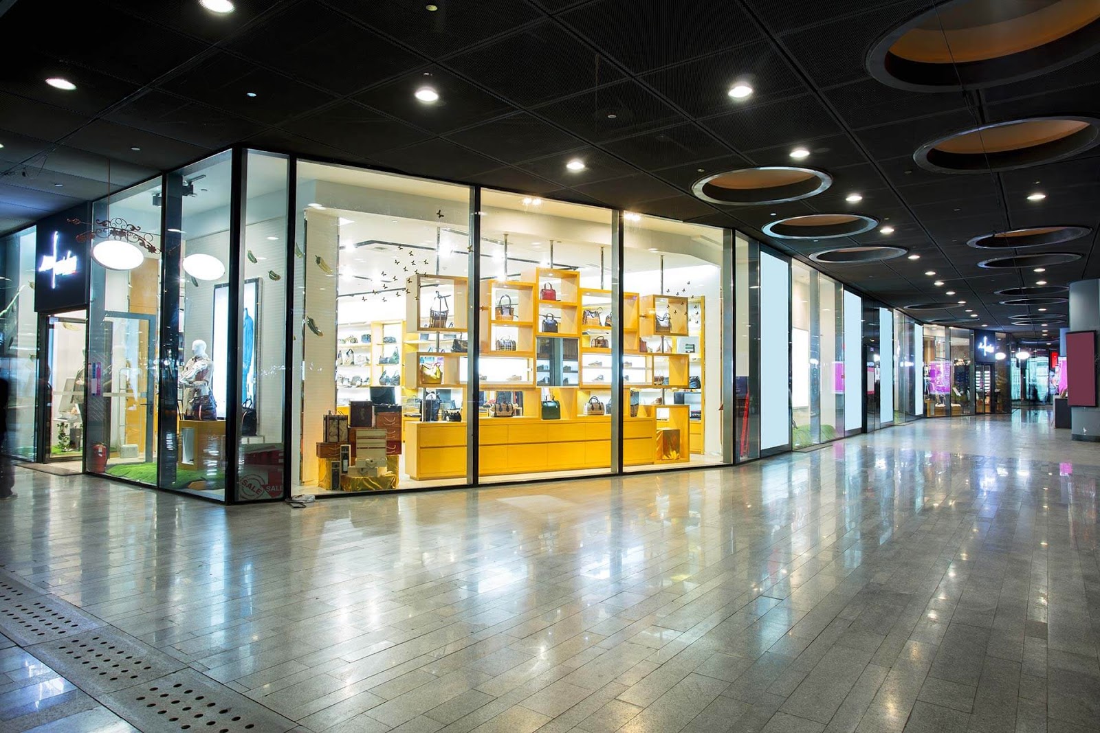 Top ShopFronts: Get elegant and perfect aluminium shop fronts installed