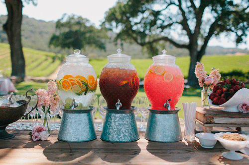 Con tacones y de boda: ¡Limonada para todos!