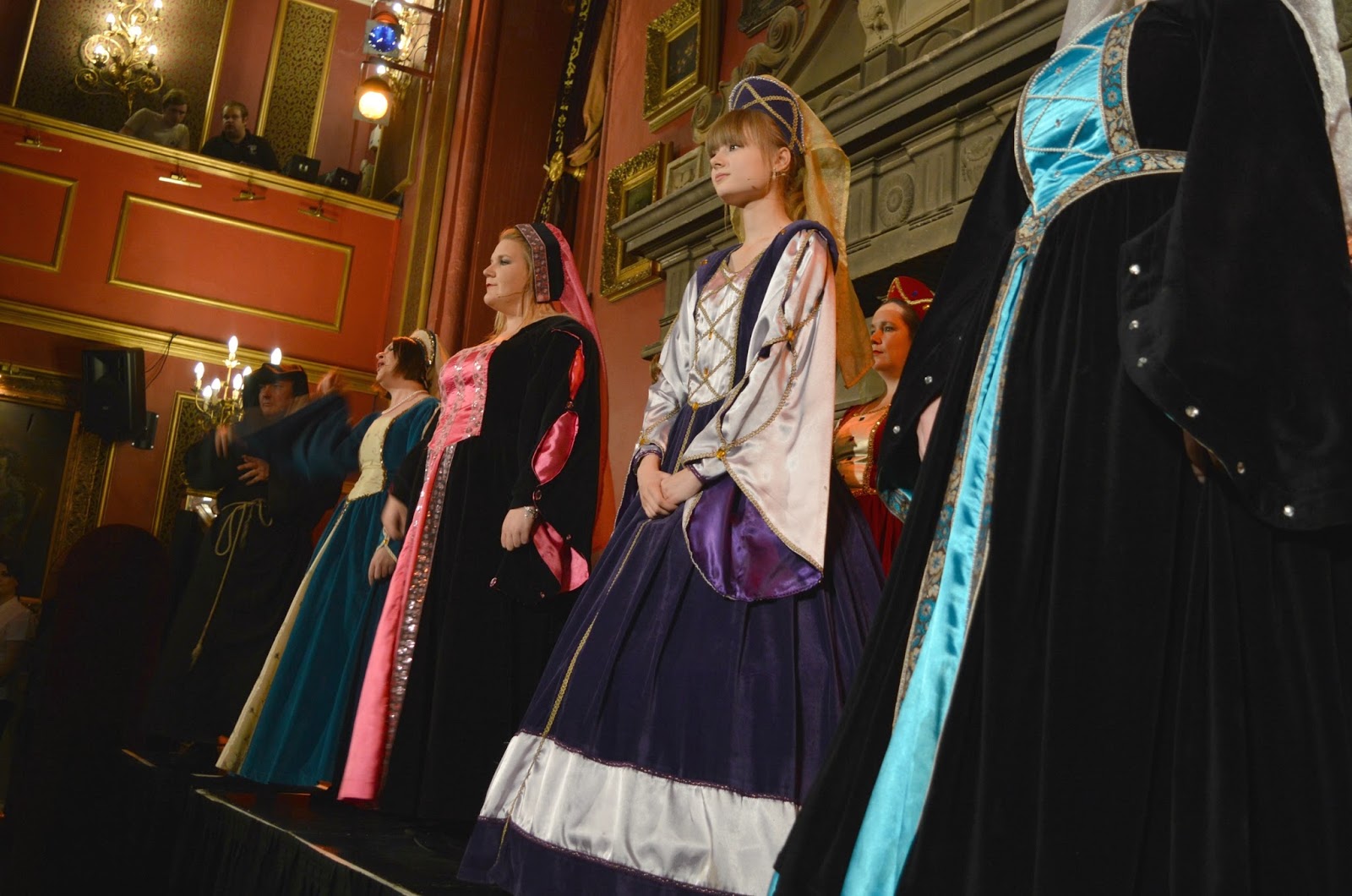 The Elizabethan Banquet at Lumley Castle | New Girl in Toon