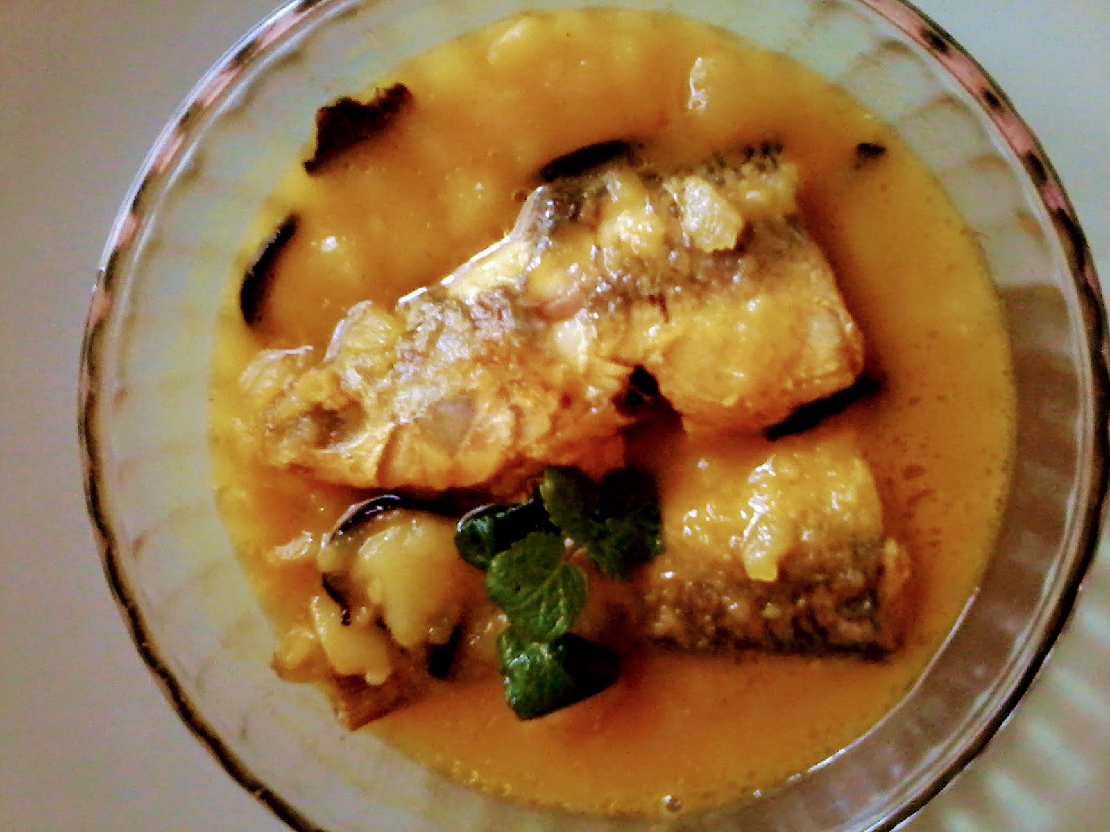 Sour fish curry ( with Garcinia pedunculata) |Thekera aru masor tenga