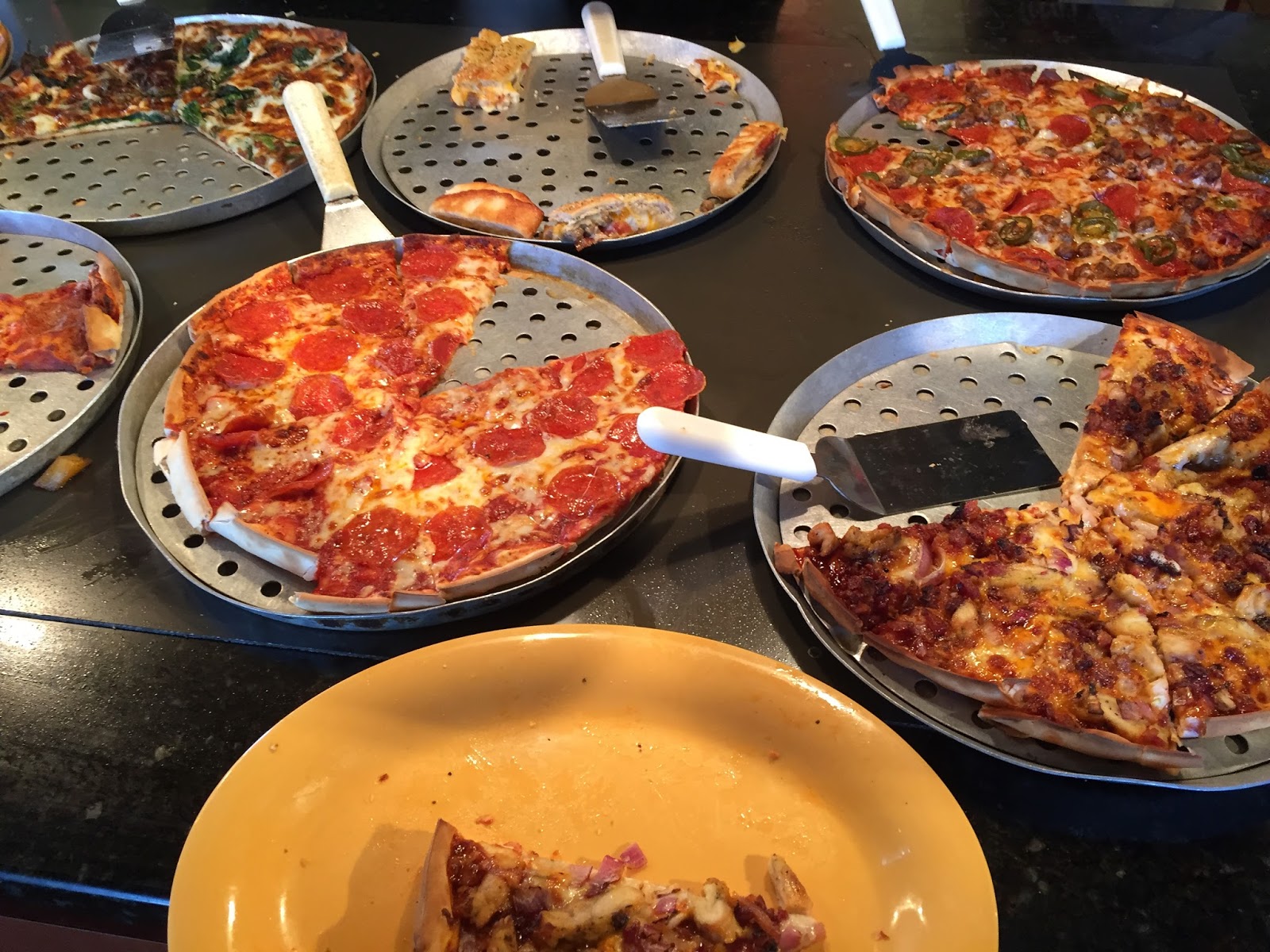Pinball and Pizza: Mazzio's Pizza Buffet - Camden, AR