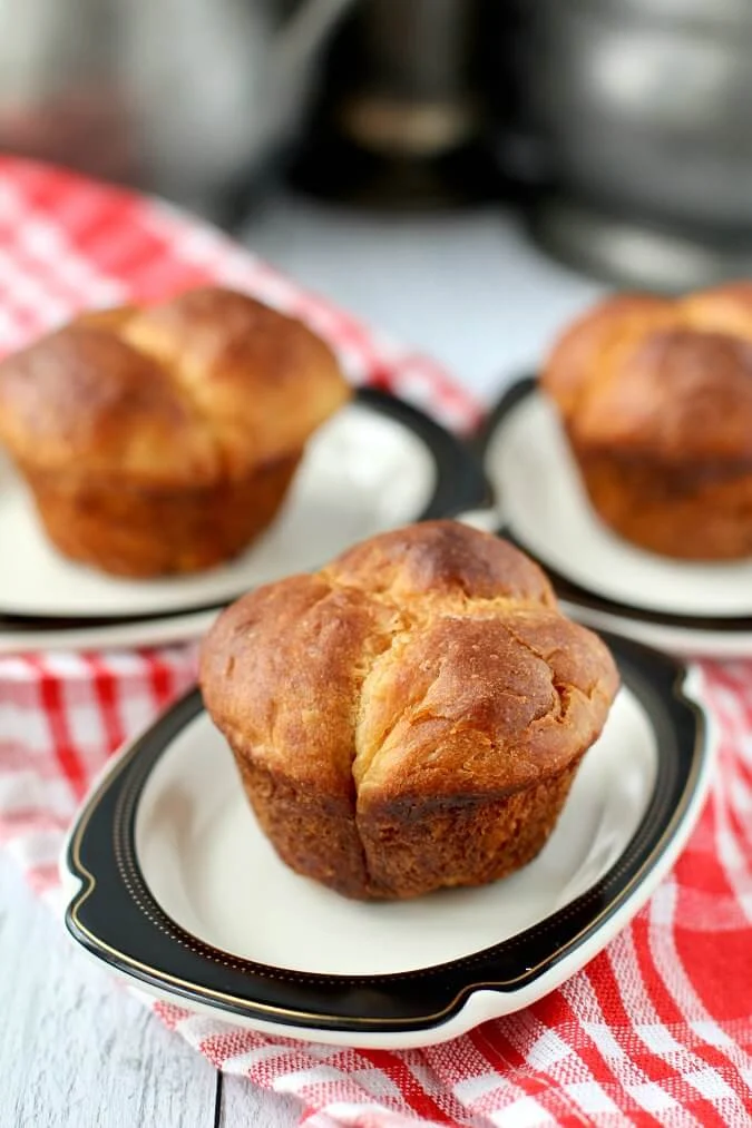 No Knead Cloverleaf Dinner Rolls | Karen's Kitchen Stories