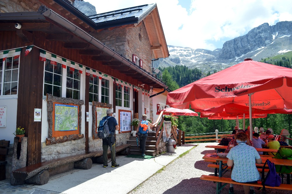 Escursione al rifugio Contrin ai piedi della Marmolada - Montagna di Viaggi