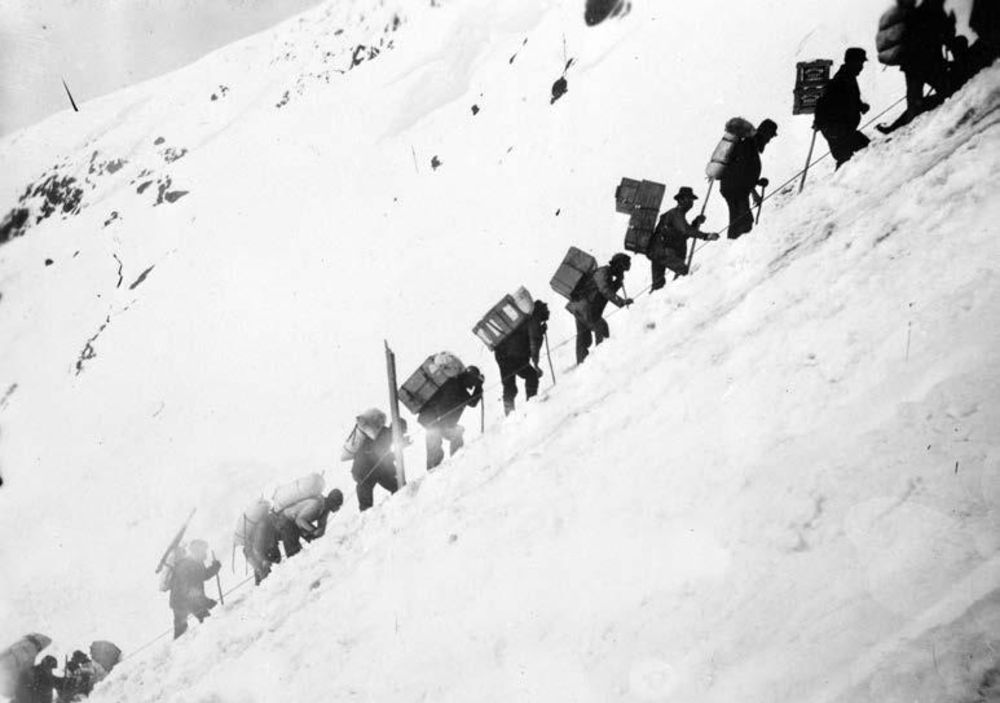 Klondike Gold Rush Stunning Photos Capture Prospectors Trying To Strike Gold 1890s Rare Klondike Gold Rush Stunning Photos Capture Prospectors Trying To Strike Gold 1890s Rare