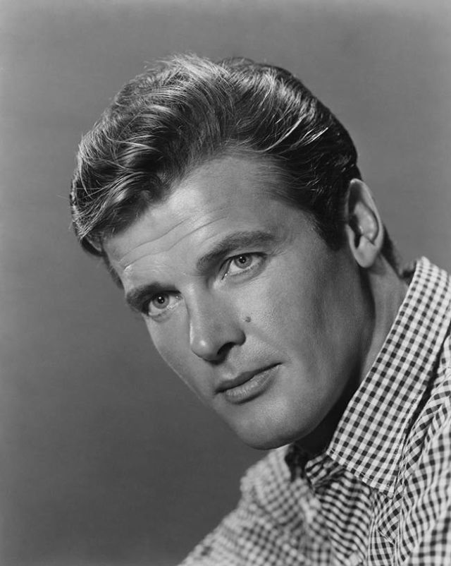 50 Handsome Photos of Legendary James Bond Star Roger Moore From ...