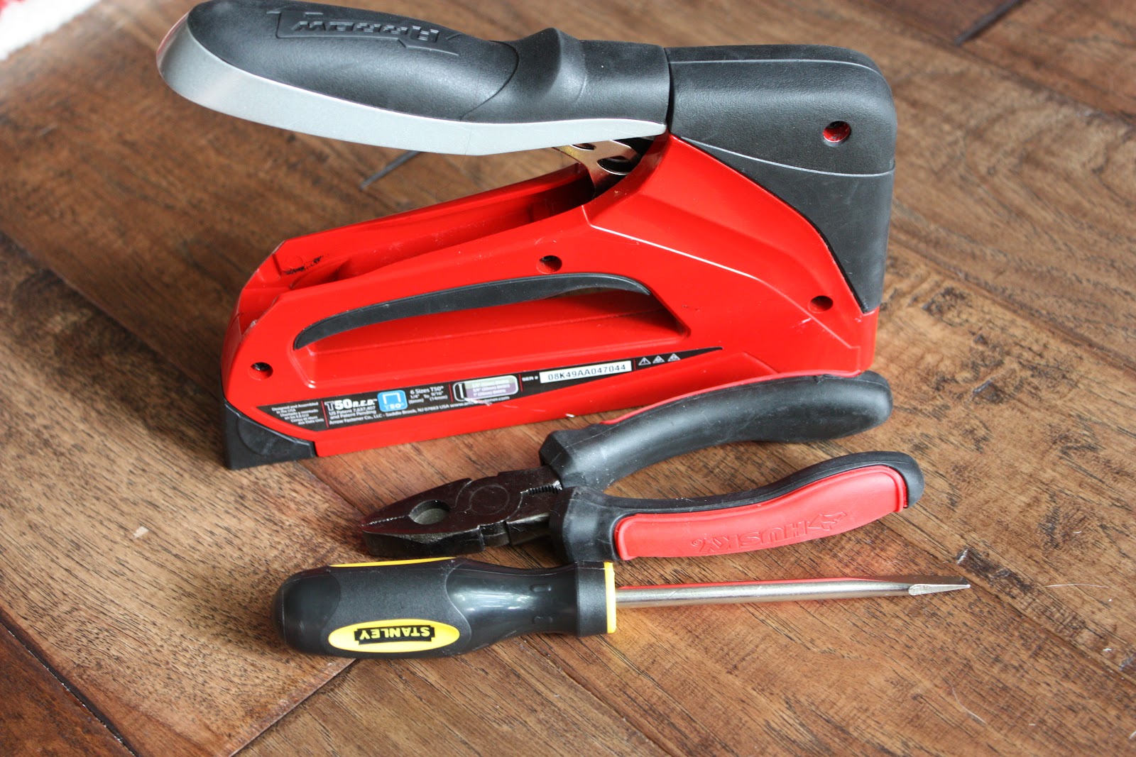 A Simple Kind of Life: How To: Reupholster a Chair