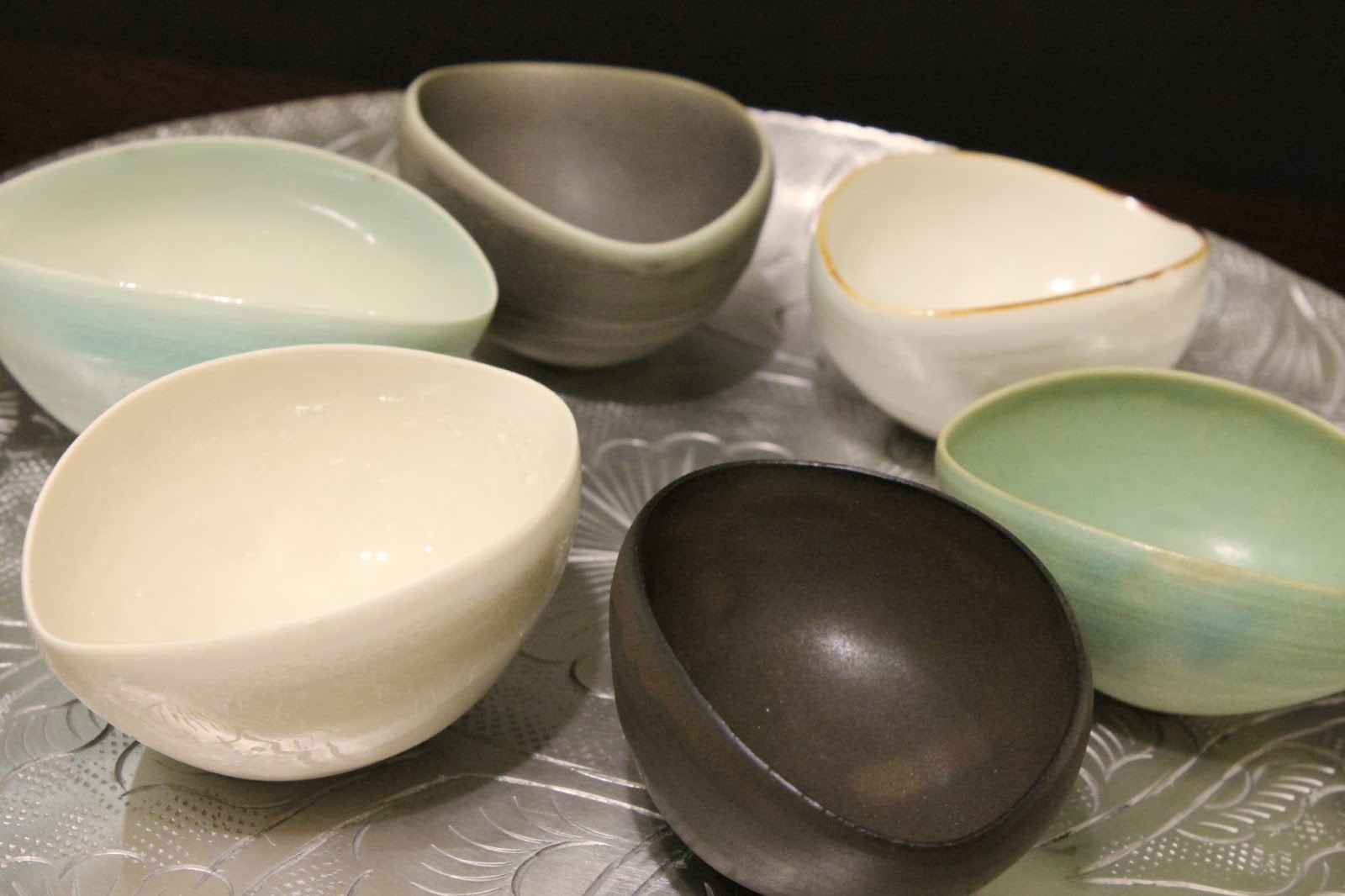 Sara Japanese Pottery: Spouted Bowl & Cups by Hanako Nakazato ...