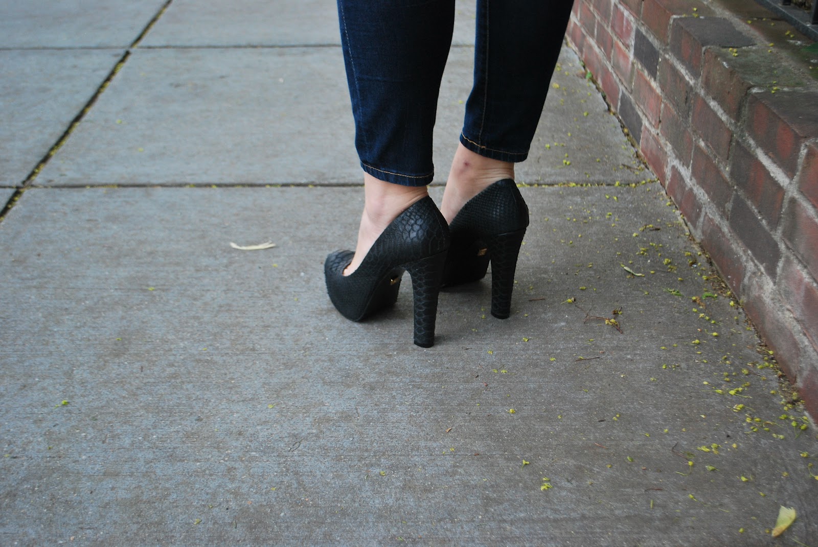 High Heeled Traveler: Shoe Love: Classic Black Pumps