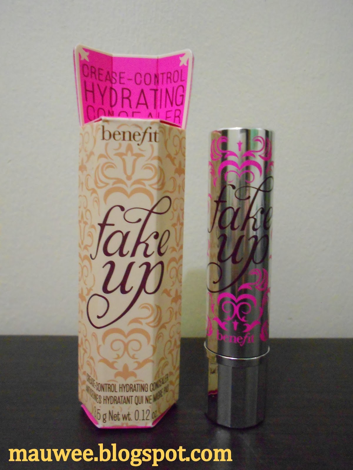 The Curious Cat: Benefit Fakeup Crease-Control Hydrating Concealer