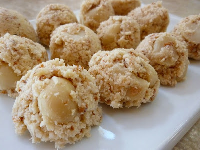 Foods For Long Life: Raw Vegan Vanilla Macaroons With Macadamia Nuts