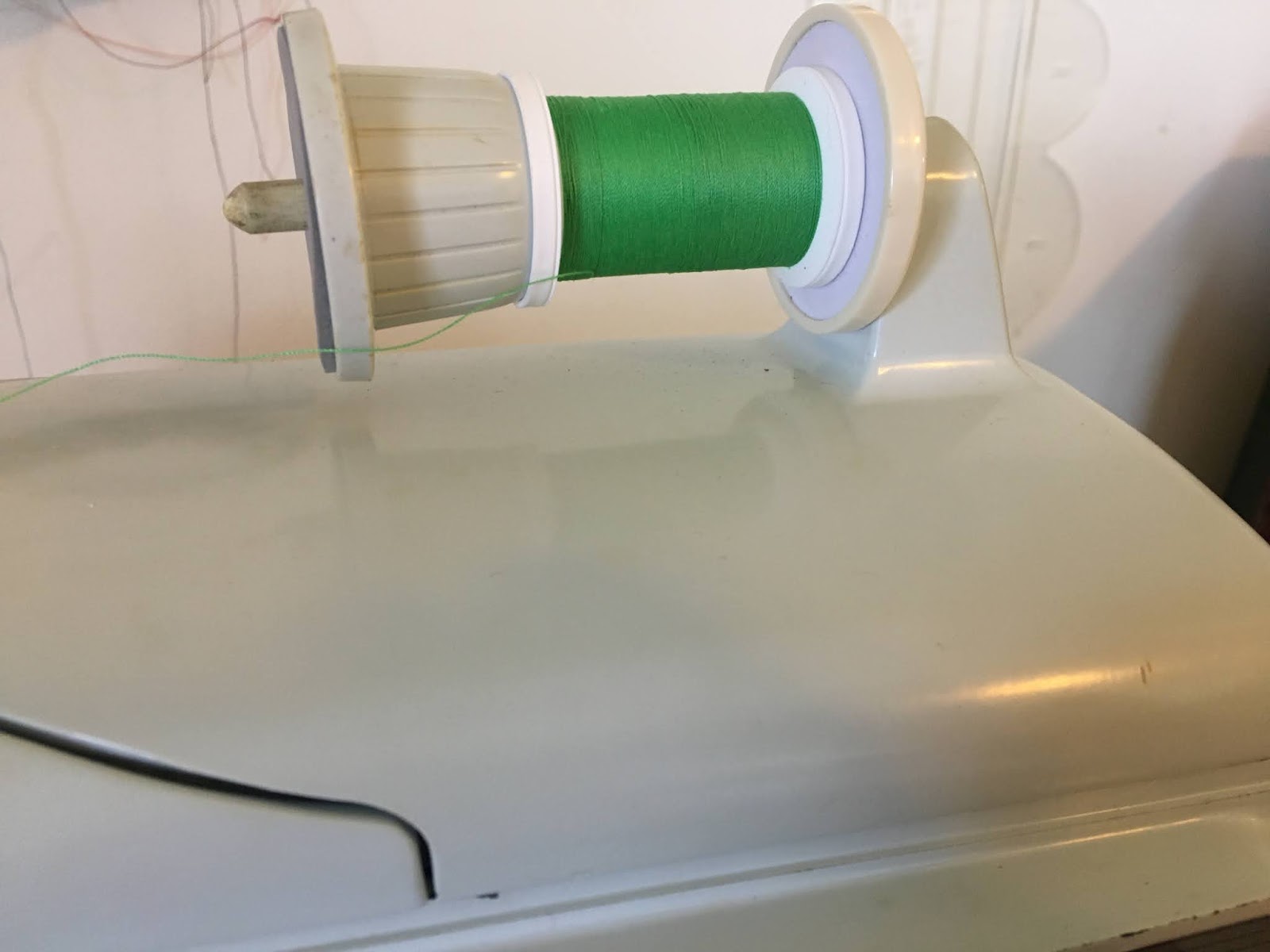 Reclaimed Stitches: A Match Up Between Singer 401 and Singer 600e