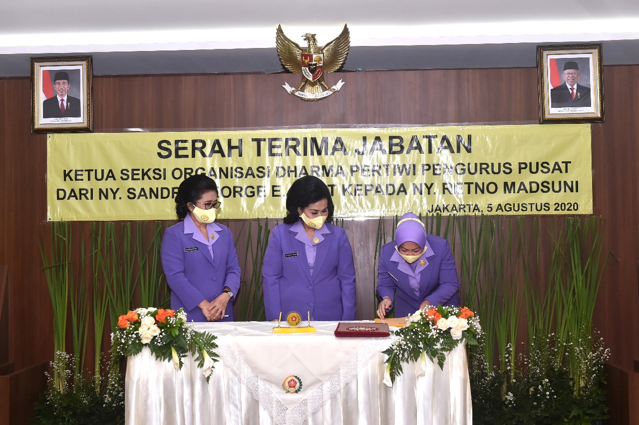 Ny. Nanny Hadi Tjahjanto Pimpin Sertijab Ketua Seksi Organisasi Dharma Pertiwi - sumatrazone