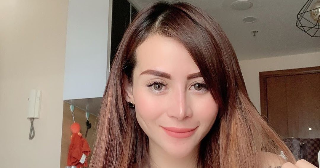 Ghea Michio Seksi Selfie Foto Model Indonesia - ZONA ARTIS LAGI