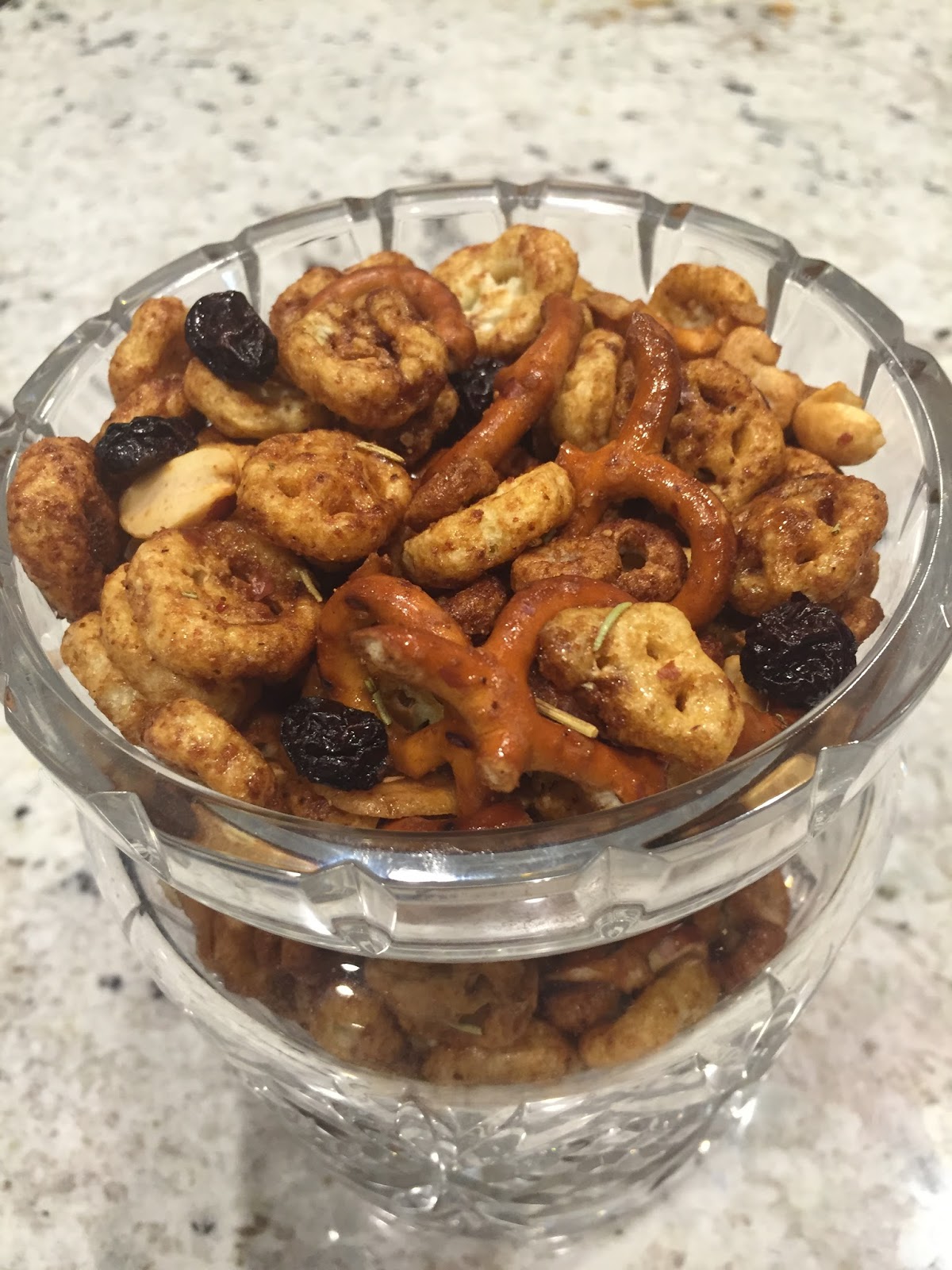 EVERYDAY SISTERS: Sweet, Salty and Spicy Honey Comb Snack Mix