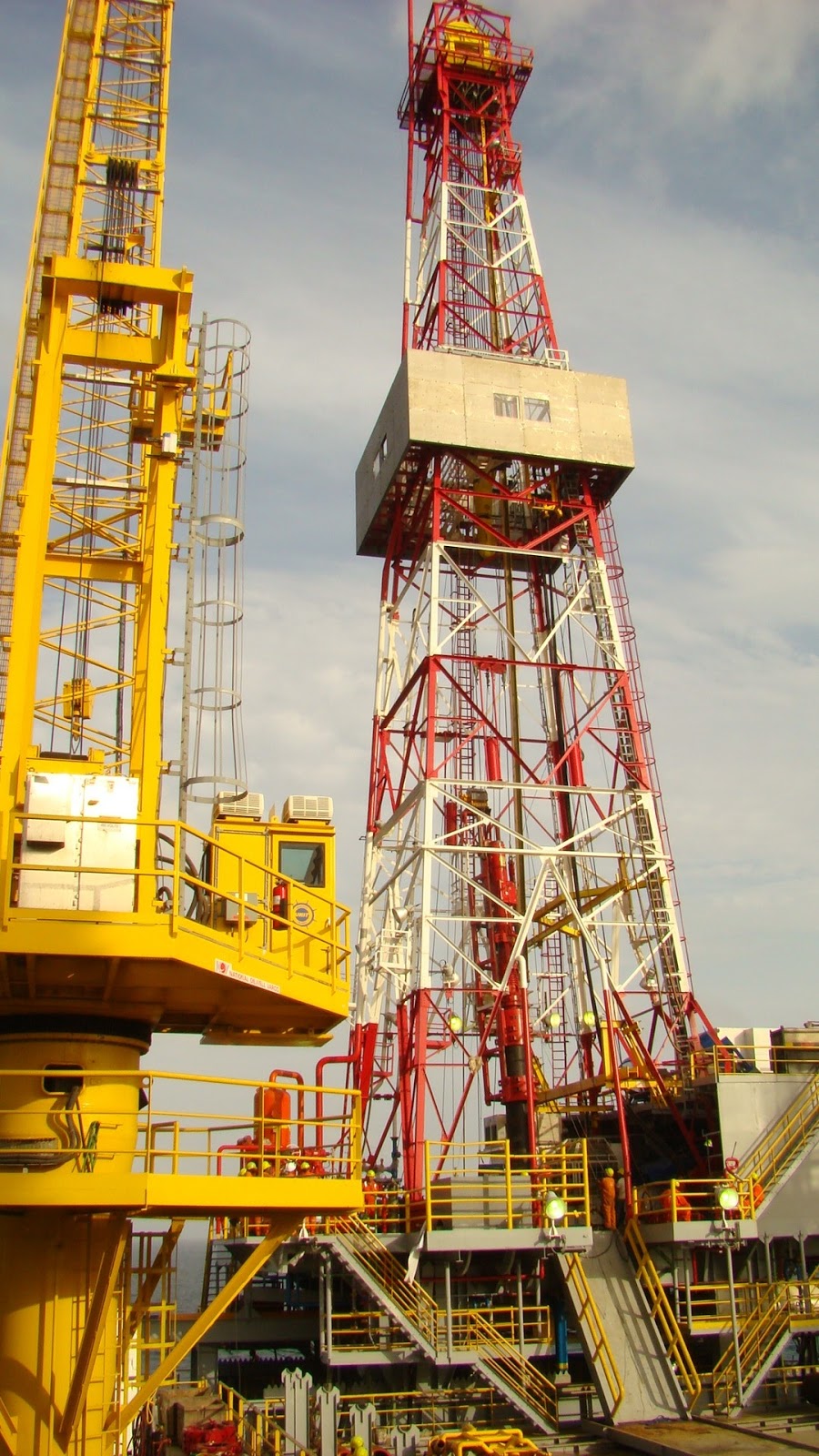 DESIGN IN AUTOCAD , PRO E , SOLIDWORKS, UNIGRAPHICS, ADOBE ILLUSTRATOR ...