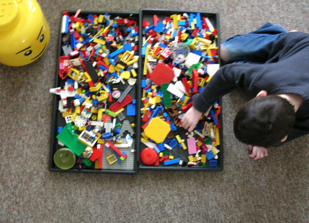 ORDINARY MOMMY DESIGN: Our Lego Clean-Up Solution.