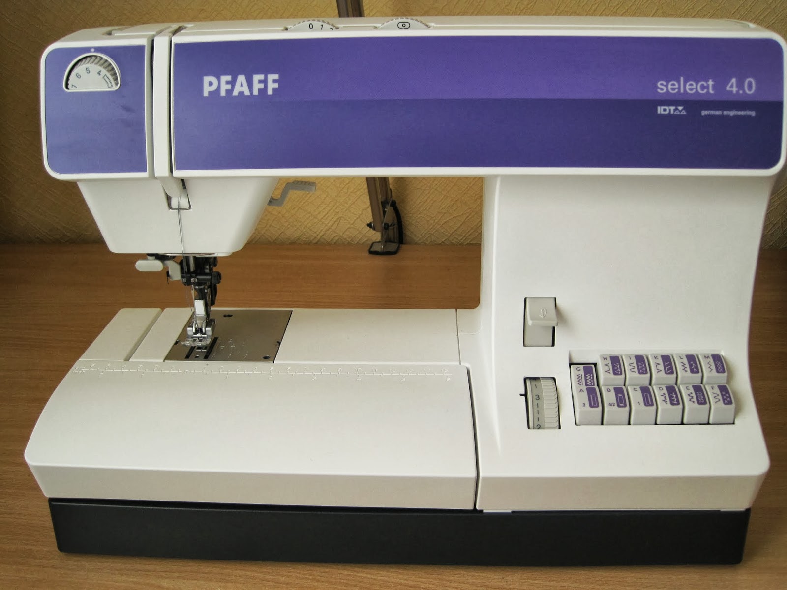 Šujmašīnas un ne tikai...: Pfaff Select 4.0 (apskata autore - Inna)