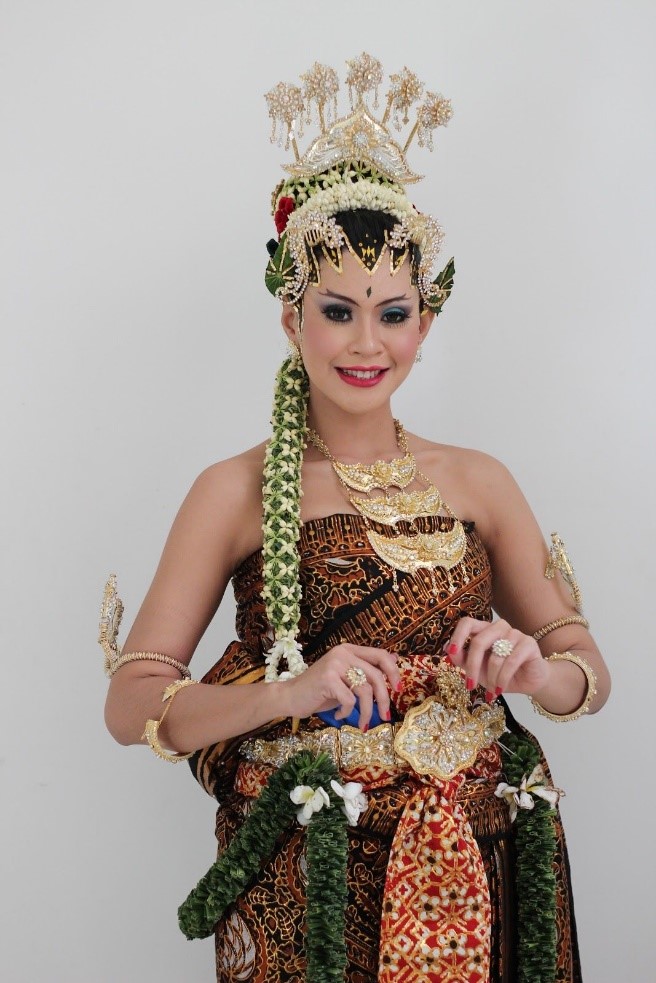GLAMOUR! THE JAVANESE BRIDE LOOKS ON FIRE - Diarita
