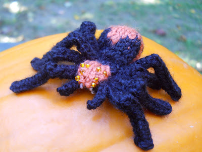 Rosemarsh Knits: Knit A Spooky, Sparkly Spider - Free Pattern