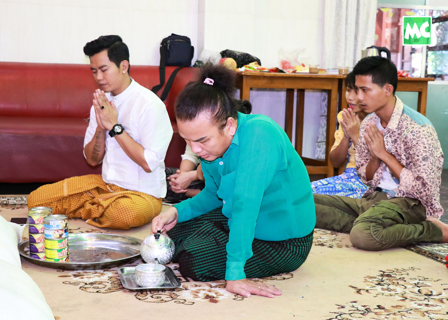 နယ်သာလန်နိုင်ငံ မှ အလှူရှင်များရဲ့ အလှူငွေဖြင့် လှူဒါန်းပေးခဲ့တဲ့ ရဲလေးမ