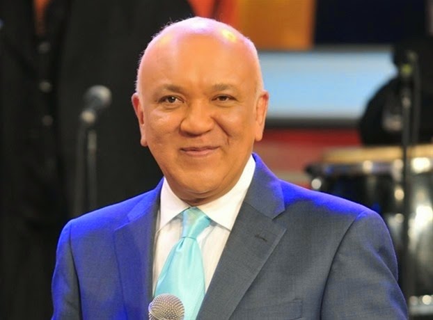 Picoteando el Espectaculo: Jochy Santos firmó el contrato con el Grupo ...