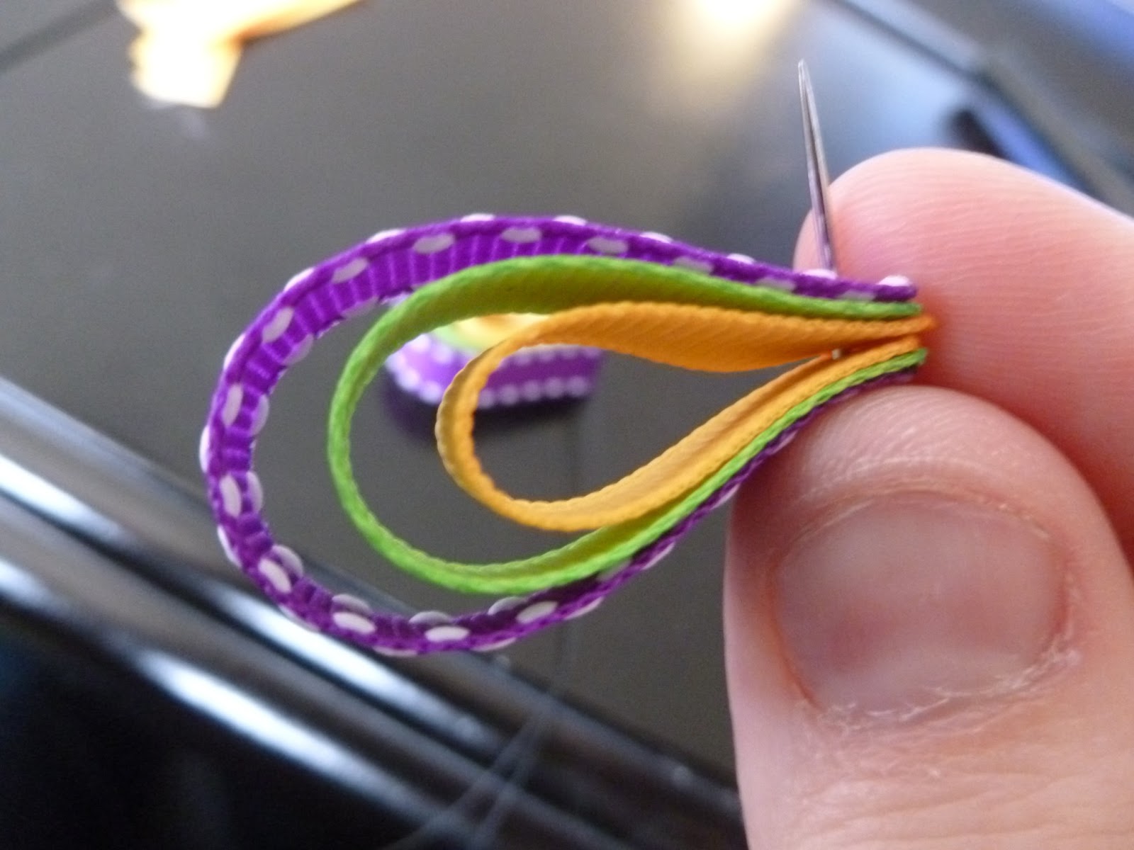 KrapflGirl: Creations from a Work-At-Home Mom: HOW TO: Loopy Flowers