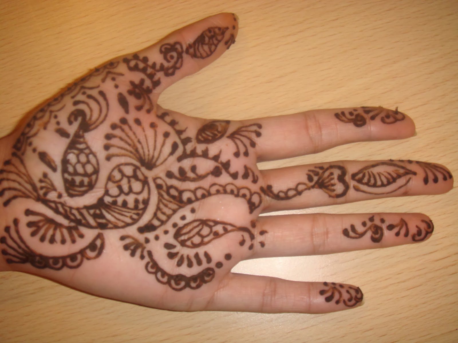 Venyas educational workshops - An explosion of culture: Henna Art Workshop