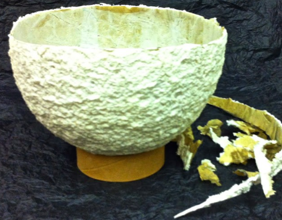 Hilary Bravo: Tutorial step by step - one way to make a paper mâché bowl.
