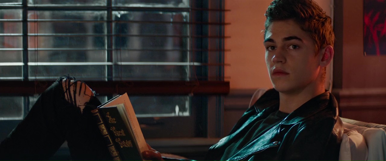 ausCAPS: Hero Fiennes Tiffin shirtless in After