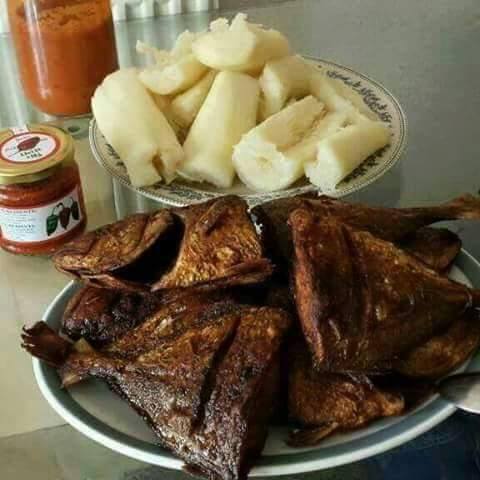 MIHOGO YA KUCHEMSHA NA SAMAKI WA KUKAANGA(BOILED CASSAVA WITH FRIED ...