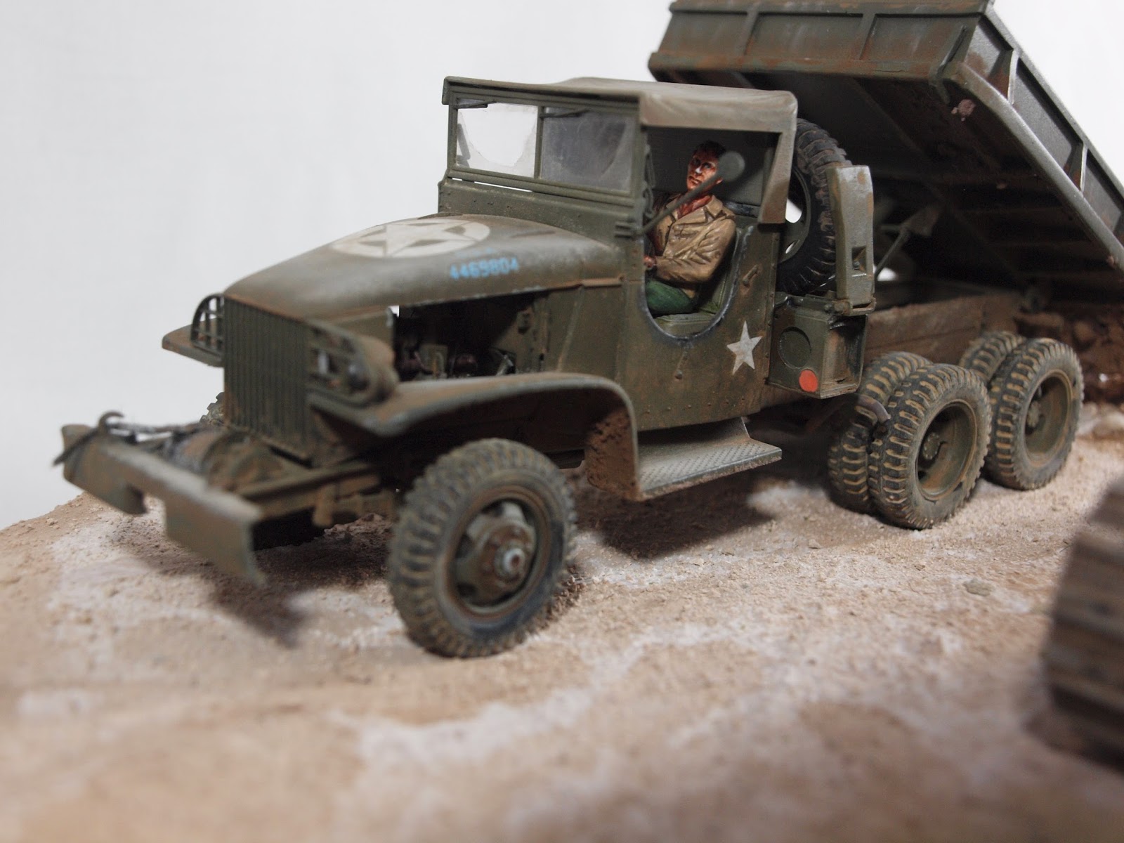 Maquettes WWII: GMC DUMP TRUCK et BULLDOZER D7