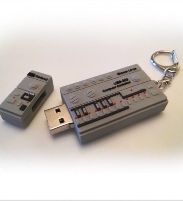 MATRIXSYNTH: Roland TB-303 8GB USB Stick