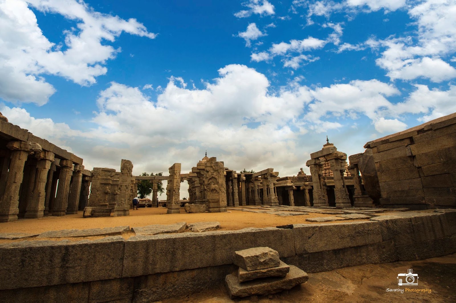 Majestic Hike to Makalidurga & Lovely Drive to Lepakshi