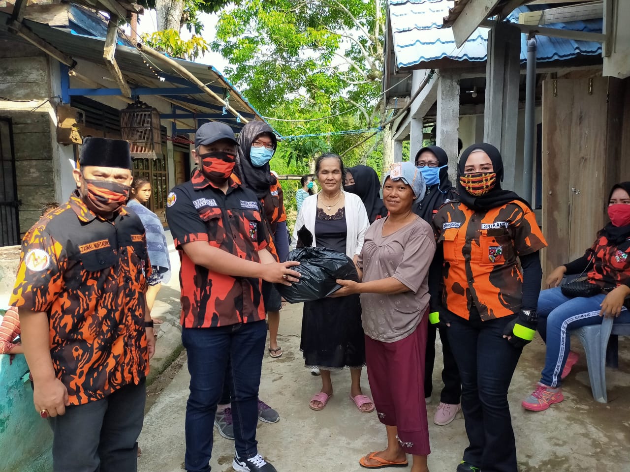 Pemuda Pancasila OKU Selatan Peduli Korban Banjir Bandang, Bagikan ...