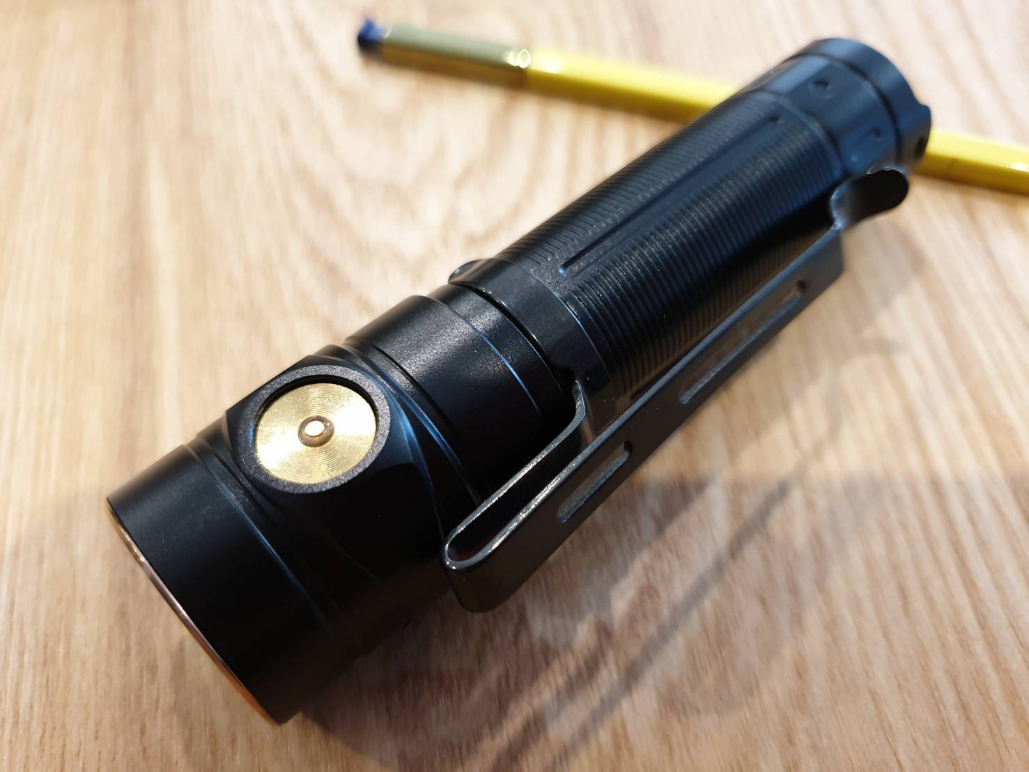 Sun Flashlight จำหน่าย ไฟฉายประสิทธิภาพสูง: ไฟฉายFENIX E30R Powerful