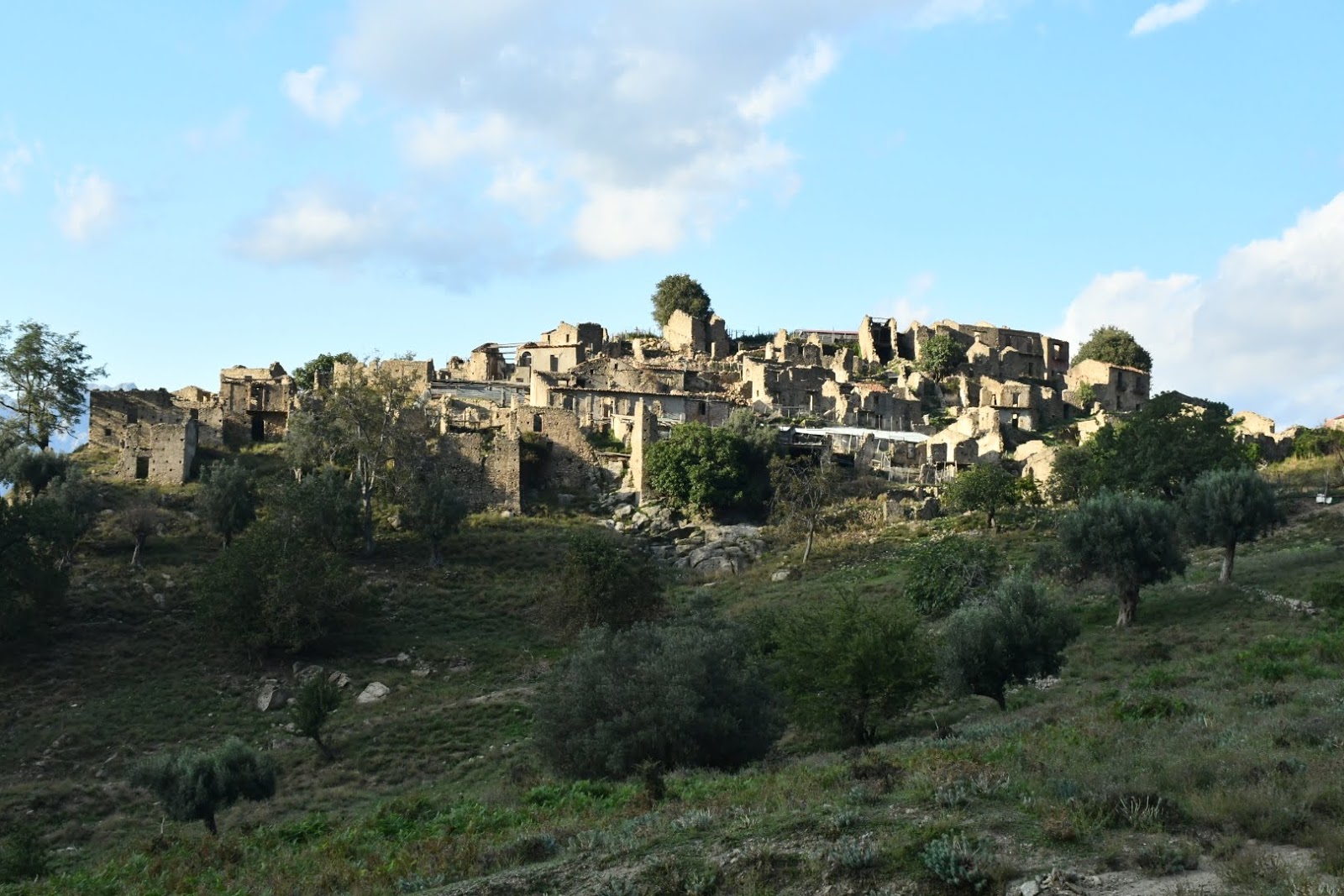 La mia Calabria Thorì ecìno pu pài yireguonda (vede colui che sta ...